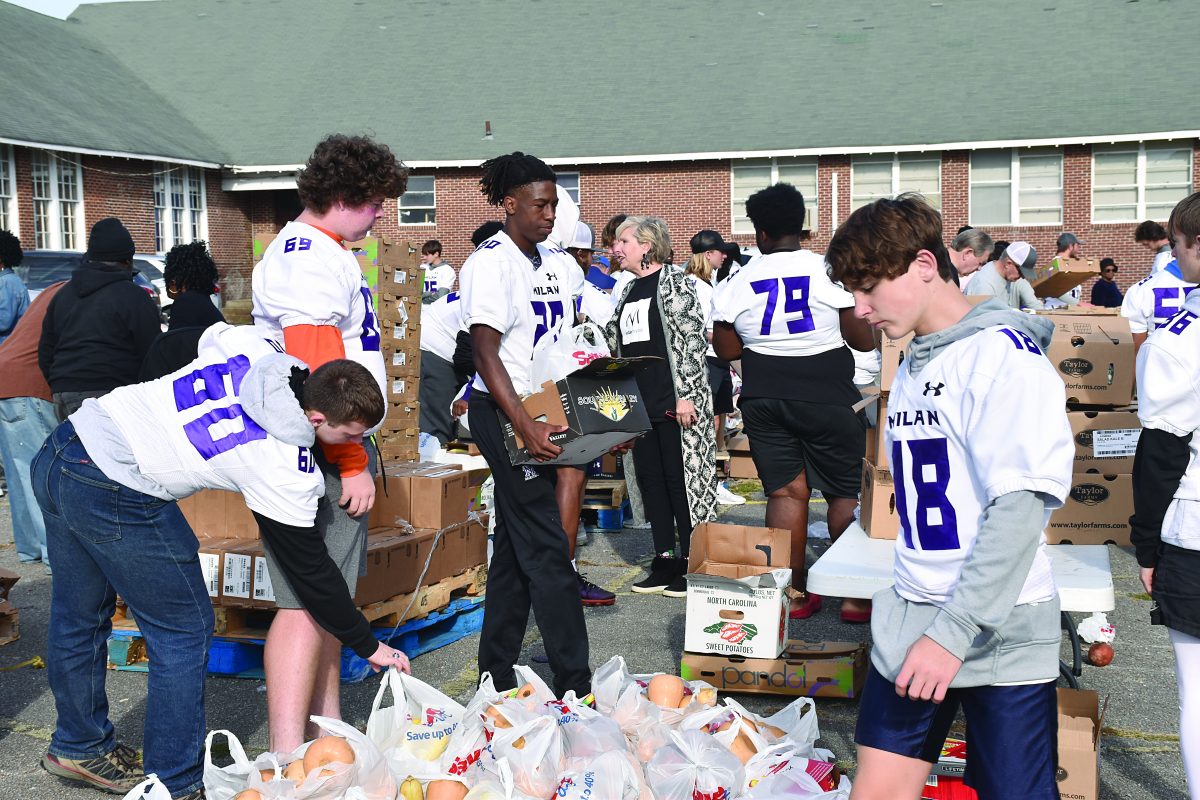 GCTS/Polk Clark Alumni Association feeds 350 in food giveaway – Gibson ...